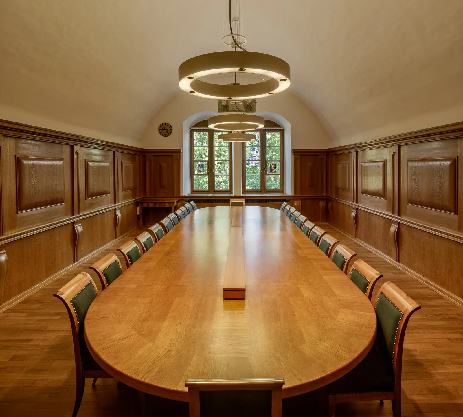 Ein Sitzungszimmer im Rathaus Bern mieten